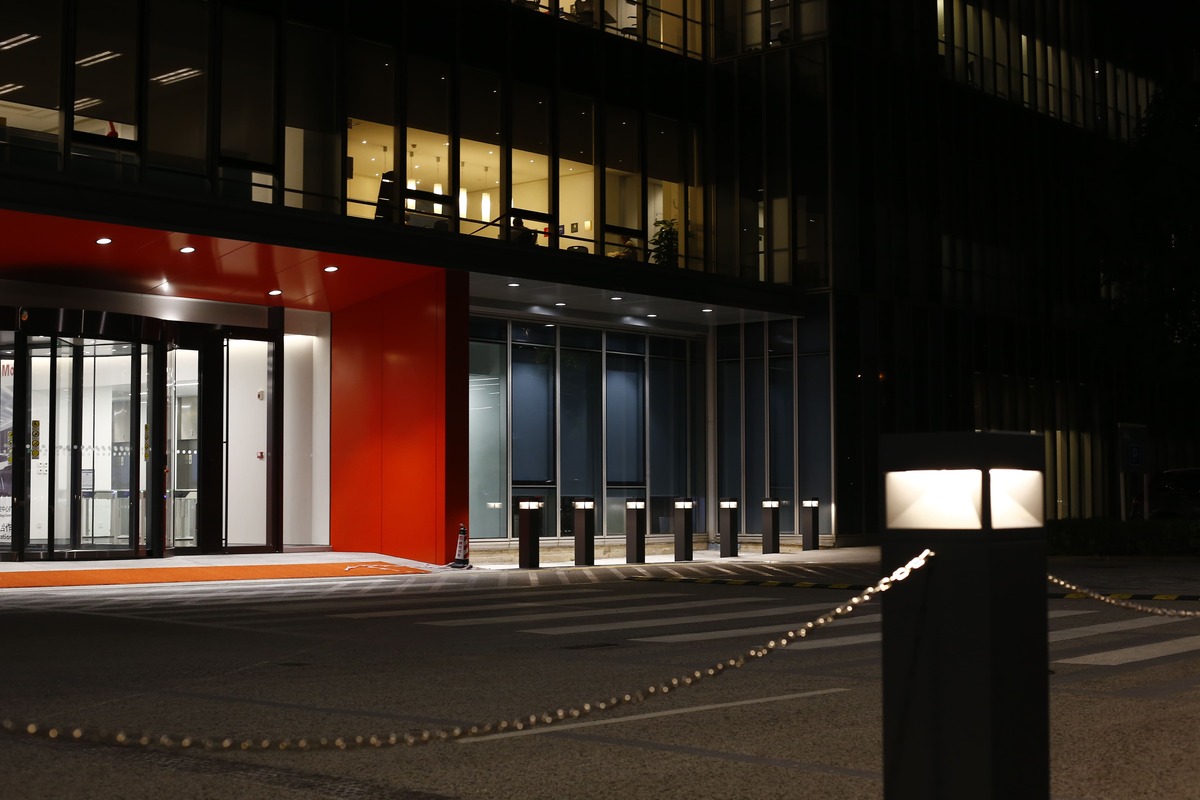 Corporate Headquarters Building - William Artist